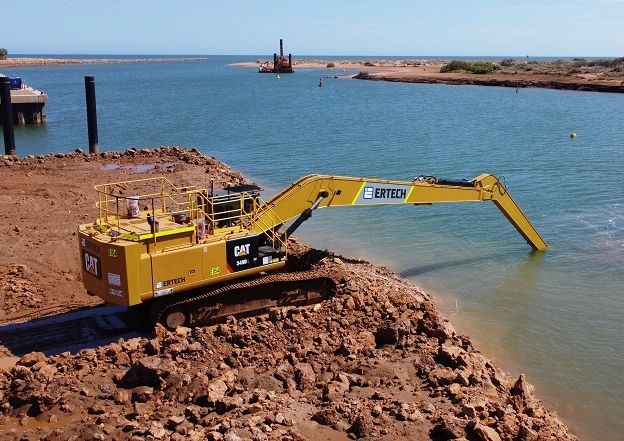 Leica Geosystems digs a dredging job out of a hole | C.R.Kennedy ...