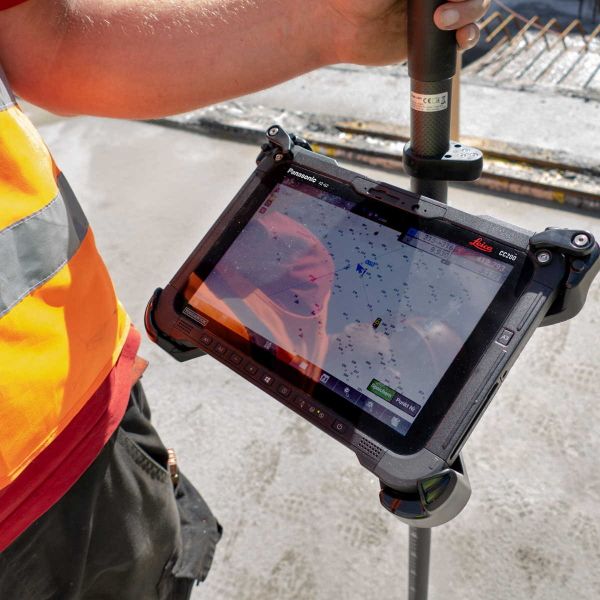 Leica iCON CC200 Rugged 10" Tablet PC LG972089 | C.R. Kennedy