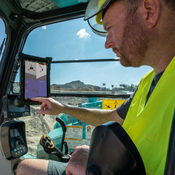 Leica iCON CC200 Rugged 10" Tablet PC LG972089 | C.R. Kennedy