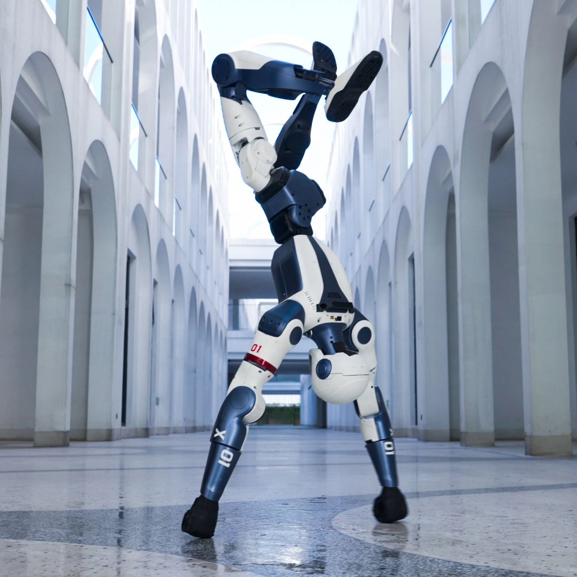 Unitree R1 Basic Humanoid Robot (Non programmable) UTR1BASIC | C.R ...